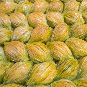 Turkish Mussel Baklava: Real Pistachio & Semolina Clotted Cream Dessert ...