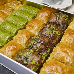 Premium Assorted Baklava, Hand Mixed Turkish Pastries (2.2lb) - Etsy