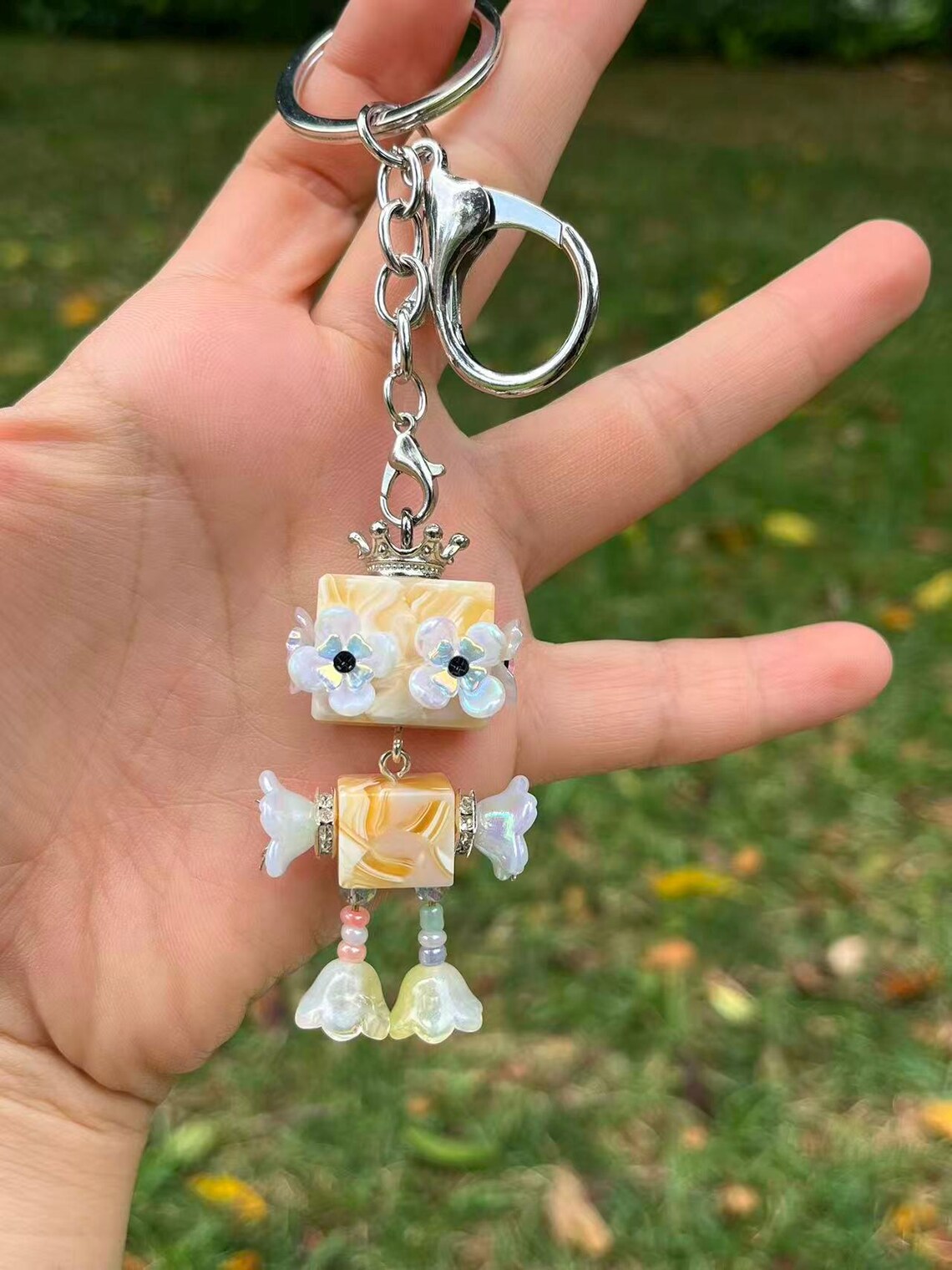 Handmade Robot Keychain – Cute Resin & Bead Art Charm, Unique Flower ...