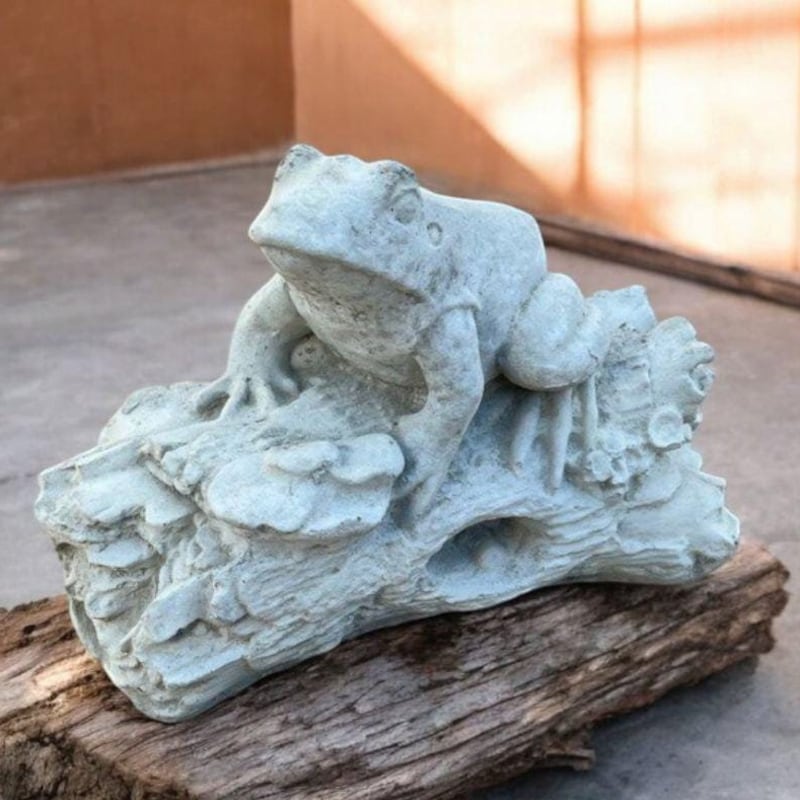 Concrete Toad - Etsy