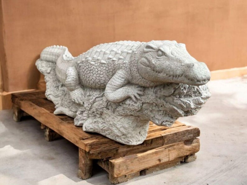 Garden Alligator Sculpture Backyard Animal Art Crocodile Lawn Idea ...