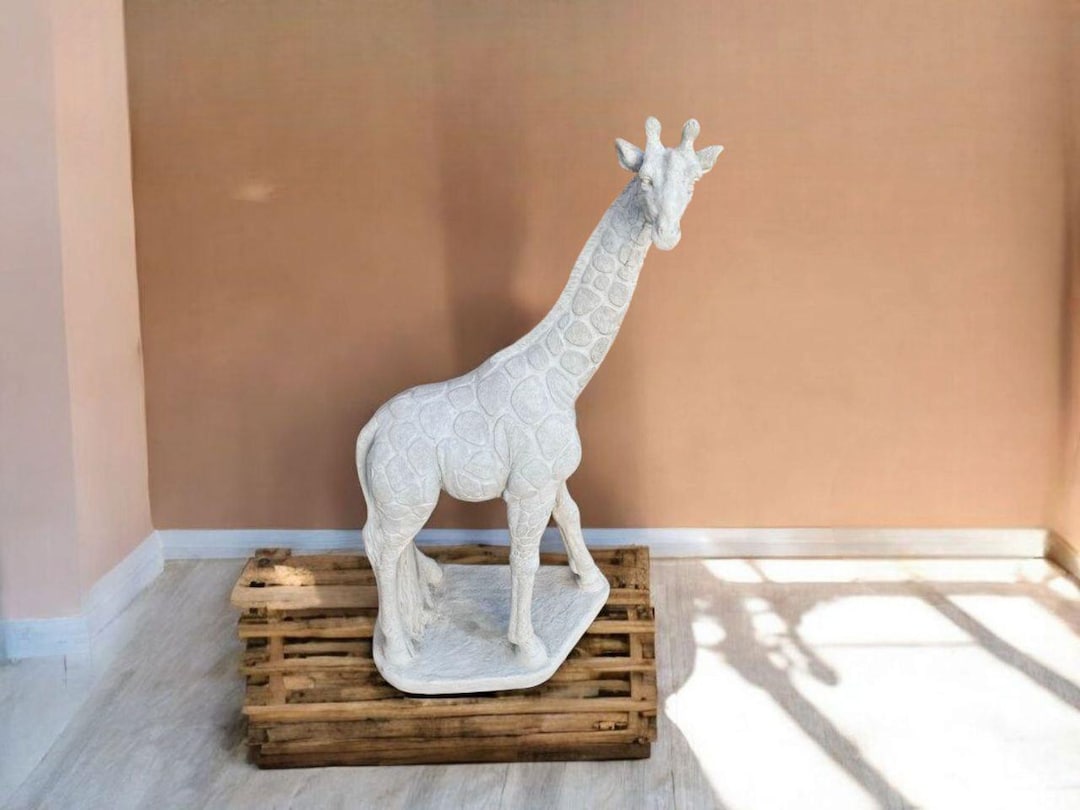 Yard Giraffe Statue Backyard Animal Idea Outdoor Giraffe Art African ...