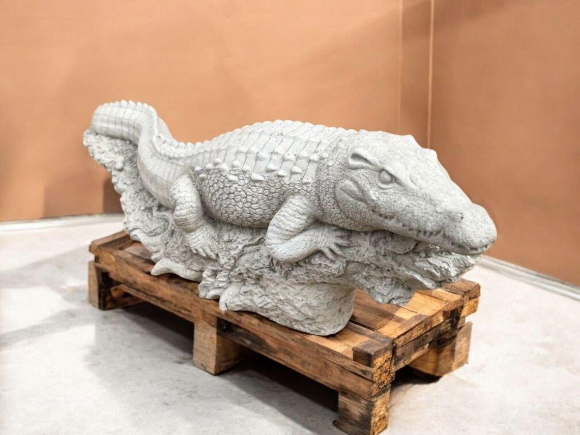 Garden Alligator Sculpture Backyard Animal Art Crocodile Lawn Idea ...
