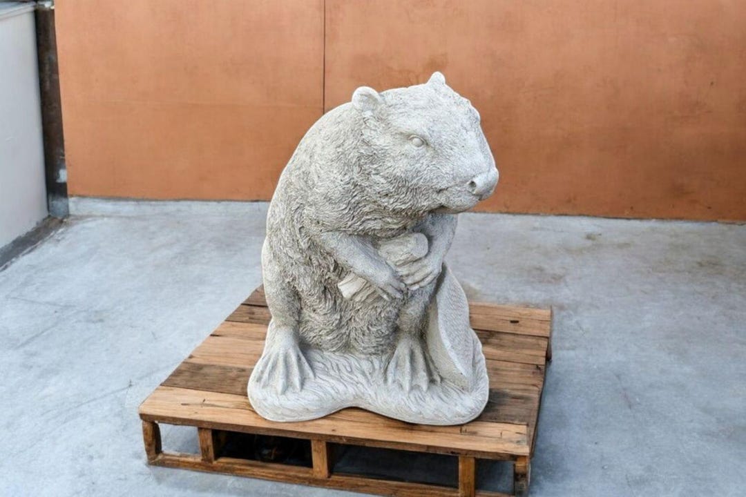 Stone Sitting Beaver Animal Forest Decor Beaver Figurine Garden Animal ...
