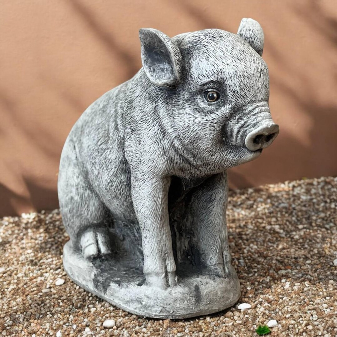 Little Pig Statue Lawn Animal Ornament Backyard Pig Decor Farm Animal ...