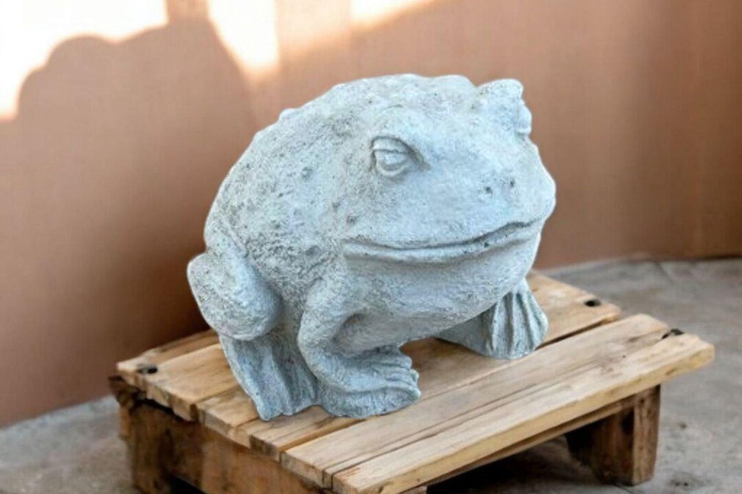 Lawn Frog Figure Concrete Toad Art Stone Frog Decoration Outside Frog ...