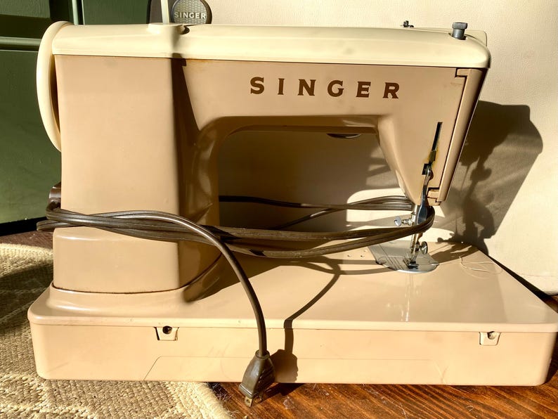 Vintage Singer Sewing Machine Model 404 With Case & Pedal Working ...