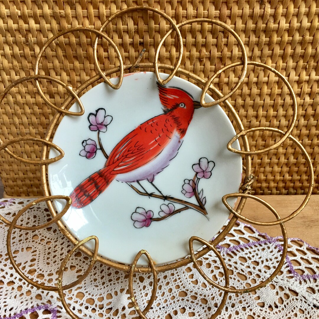 Vintage Farmhouse Wall Decor Red Bird Plate Wire Loop Scalloped Display ...