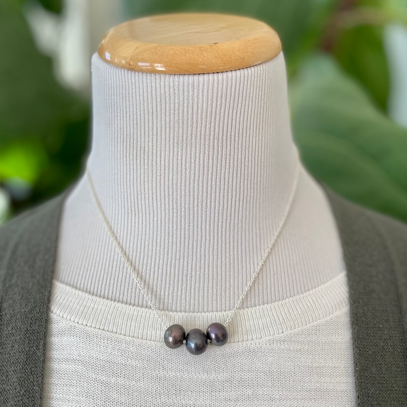 Floating Pearl Necklace - Etsy