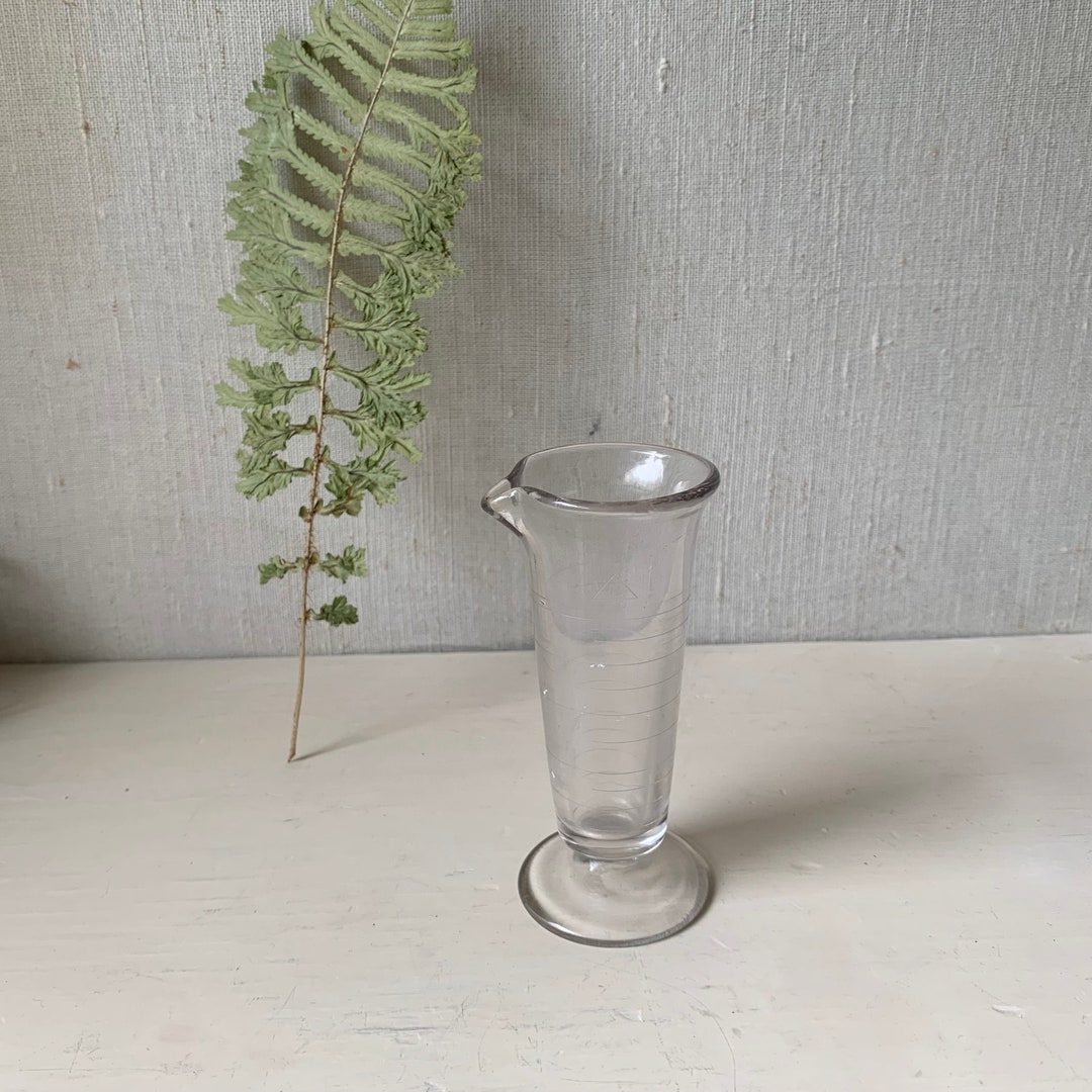 Antique Graduated Glass Beaker Vintage Lab Glass Scientific Vase ...