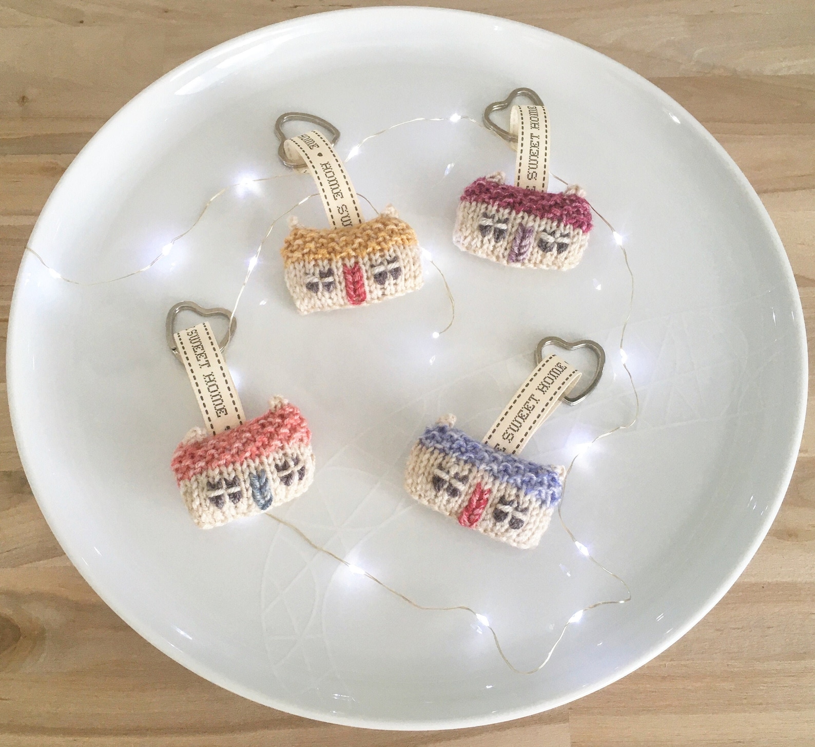 PDF Home Sweet Home Wee House Brooch and Key Ring Knitting Pattern ...