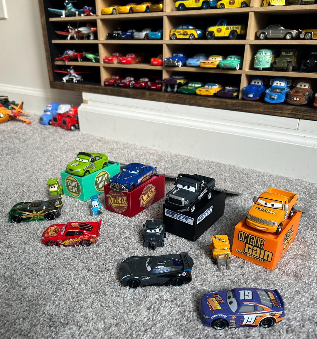 3d Print - Disney Pixar Cars - Pit Crew Chief Stand With Ramp - 3d ...