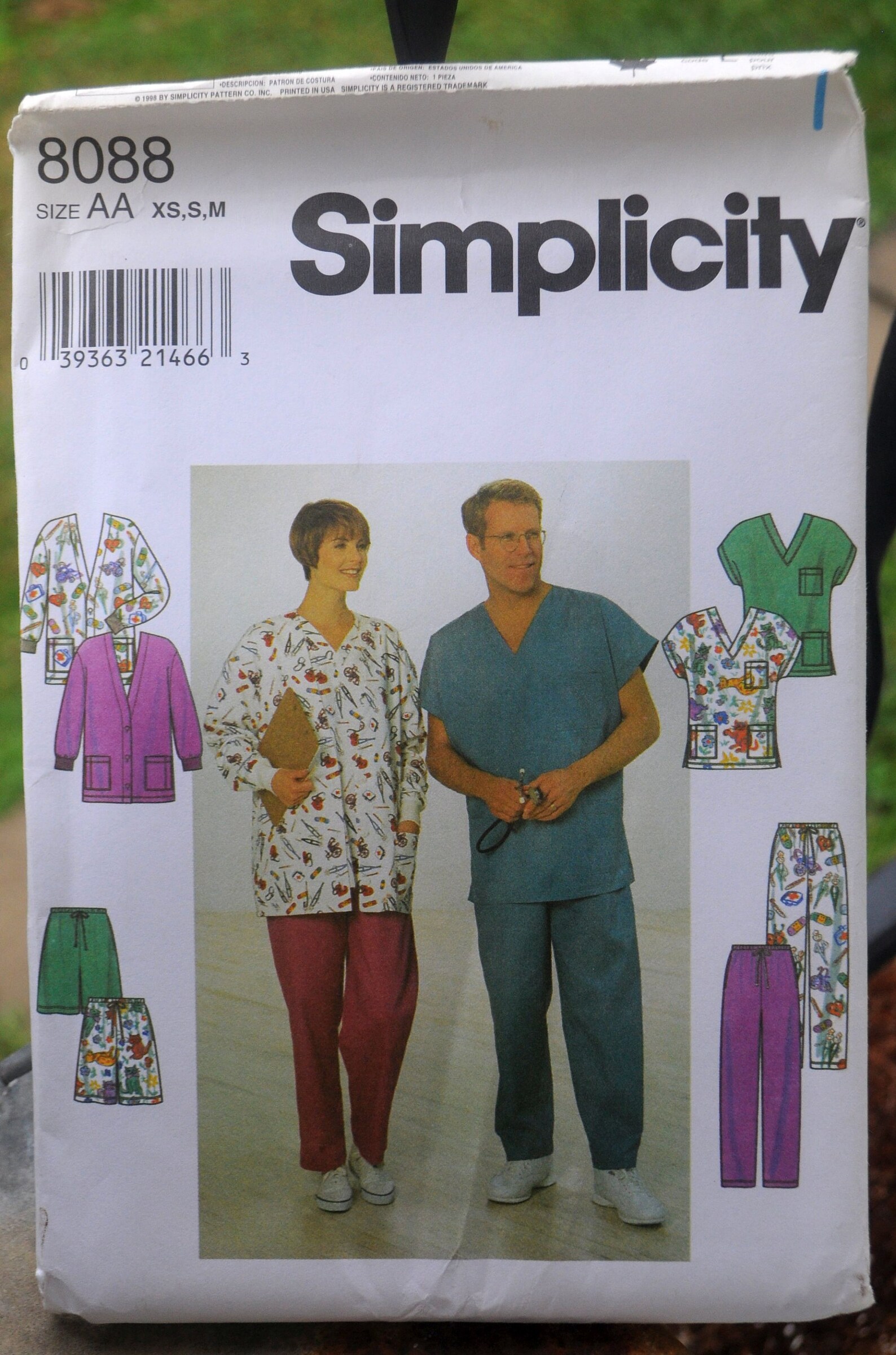 Simplicity 8088 - DIY Medical Scrubs - Doctors, Nurses, Vet Tech, Aide ...