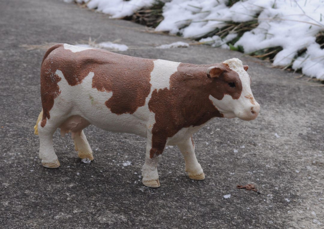 REALISTIC Schleich Simmental Cow #13801 - Model Cow - Diorama - Fairy ...