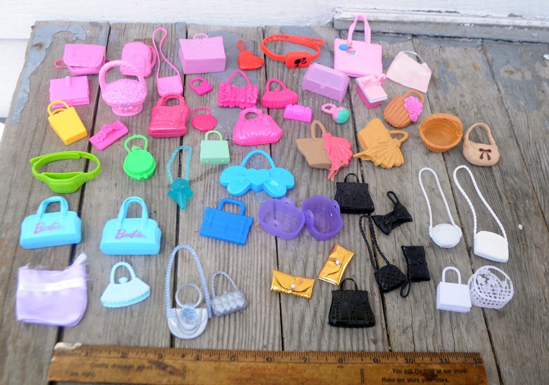 GIANT LOT Vintage & Newer Barbie / Fashion Doll Purses and Handbags ...