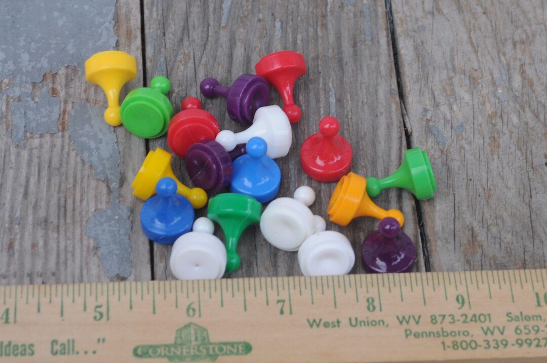 HUGE LOT of Plastic Game Pieces - Clue / Cluedo - Replacements, Altered ...