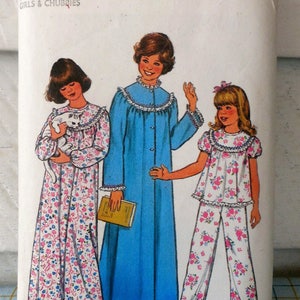 Simplicity 8127 - Girls Pajamas and Nightgowns - Cute Illustration With ...