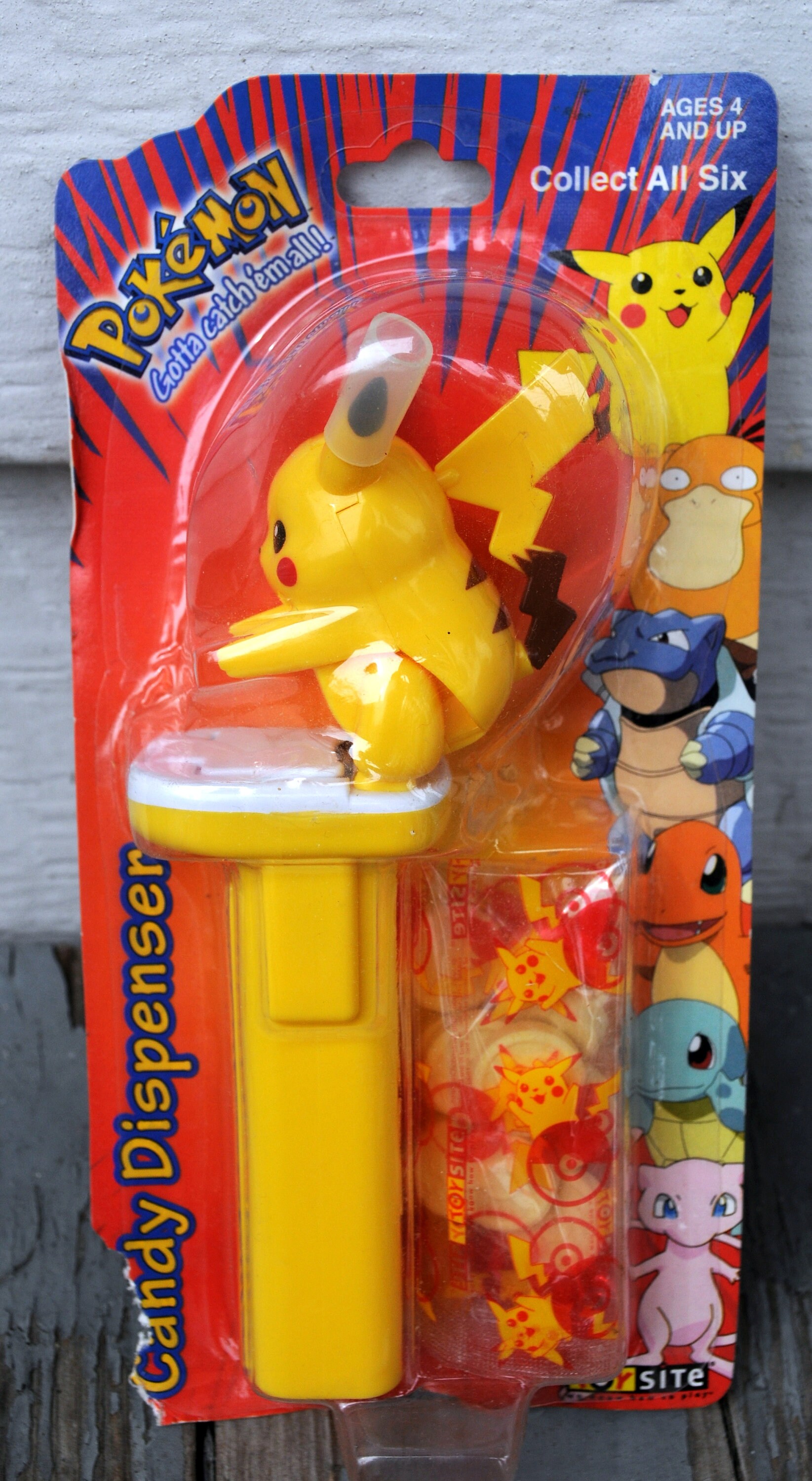 Vintage 1990s Pokémon / Pokemon Pikachu Candy Dispenser - Toysite ...