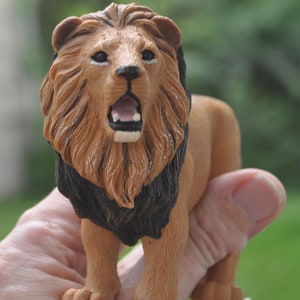 Safari #290229c Male Lion (standing) - Realistic Miniature for Diorama ...