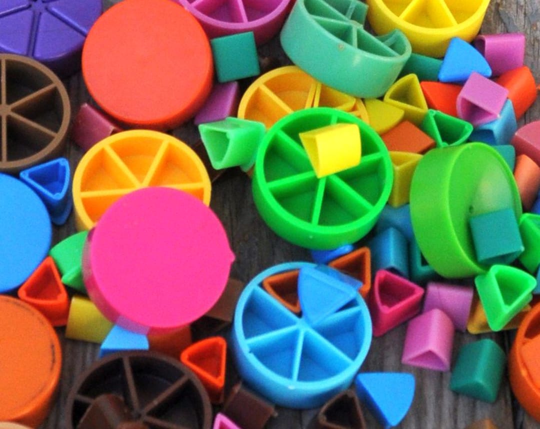 Vintage Trivial Pursuit Pieces X 3 Sets Pie Pieces Retro Crafting ...