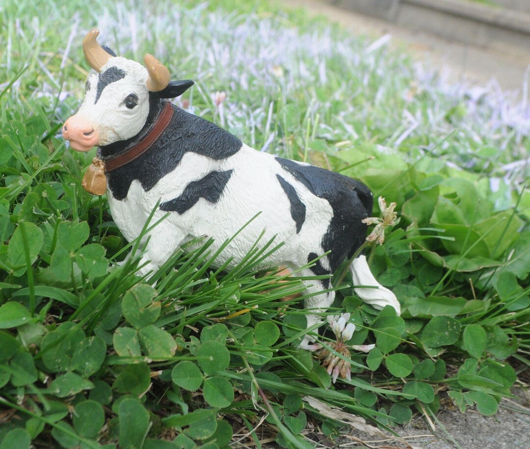 DISCONTINUED Safari Holstein Cow #23269a - 1990s Model Cow - Diorama ...