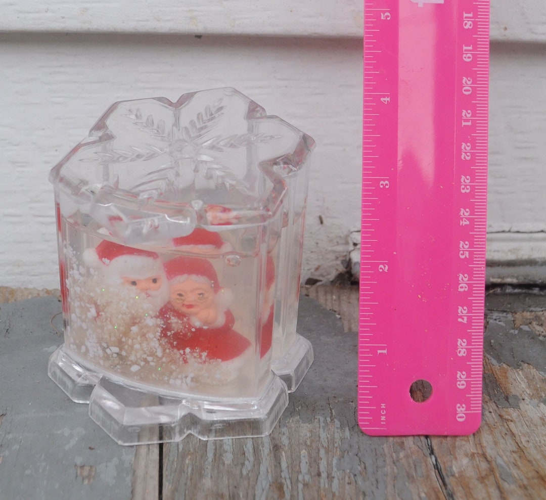 Vintage 1980s Santa & Mrs. Claus Snow Dome / Snow Globe - Shaker ...