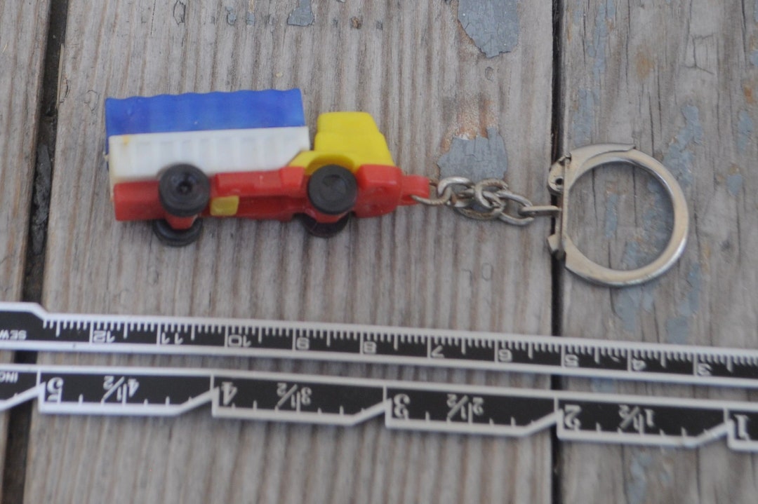 Vintage Truck Keychain Puzzle - Jig Toy - Key Chain 18 Wheeler - Big ...