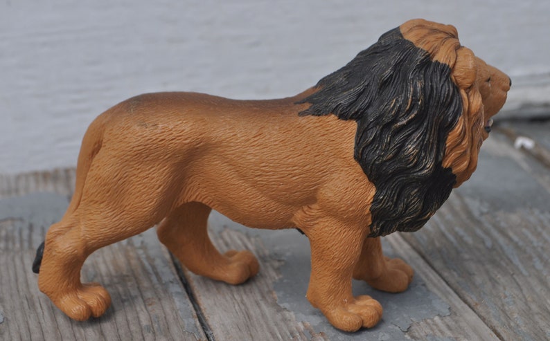 Safari #290229c Male Lion (standing) - Realistic Miniature for Diorama ...
