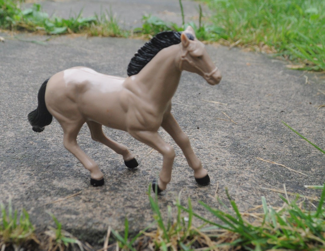 Cool Vintage Model Horse in Mid-gallop - Unmarked Hard Plastic - Brown ...