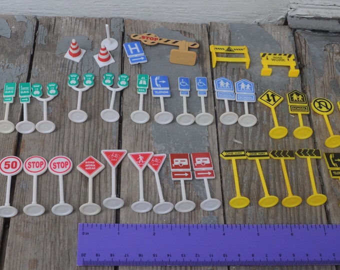 Miniature Road & Traffic Signs for Model Train, Model Car, Display ...