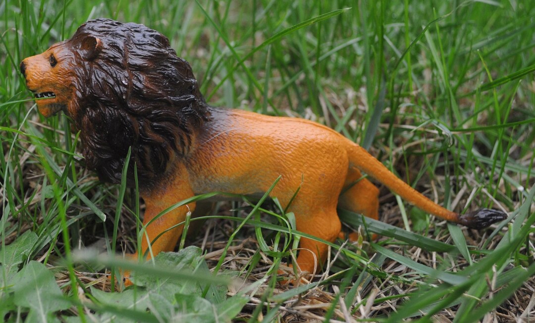 Vintage 1994 a Male Lion standing Realistic Miniature for Diorama ...