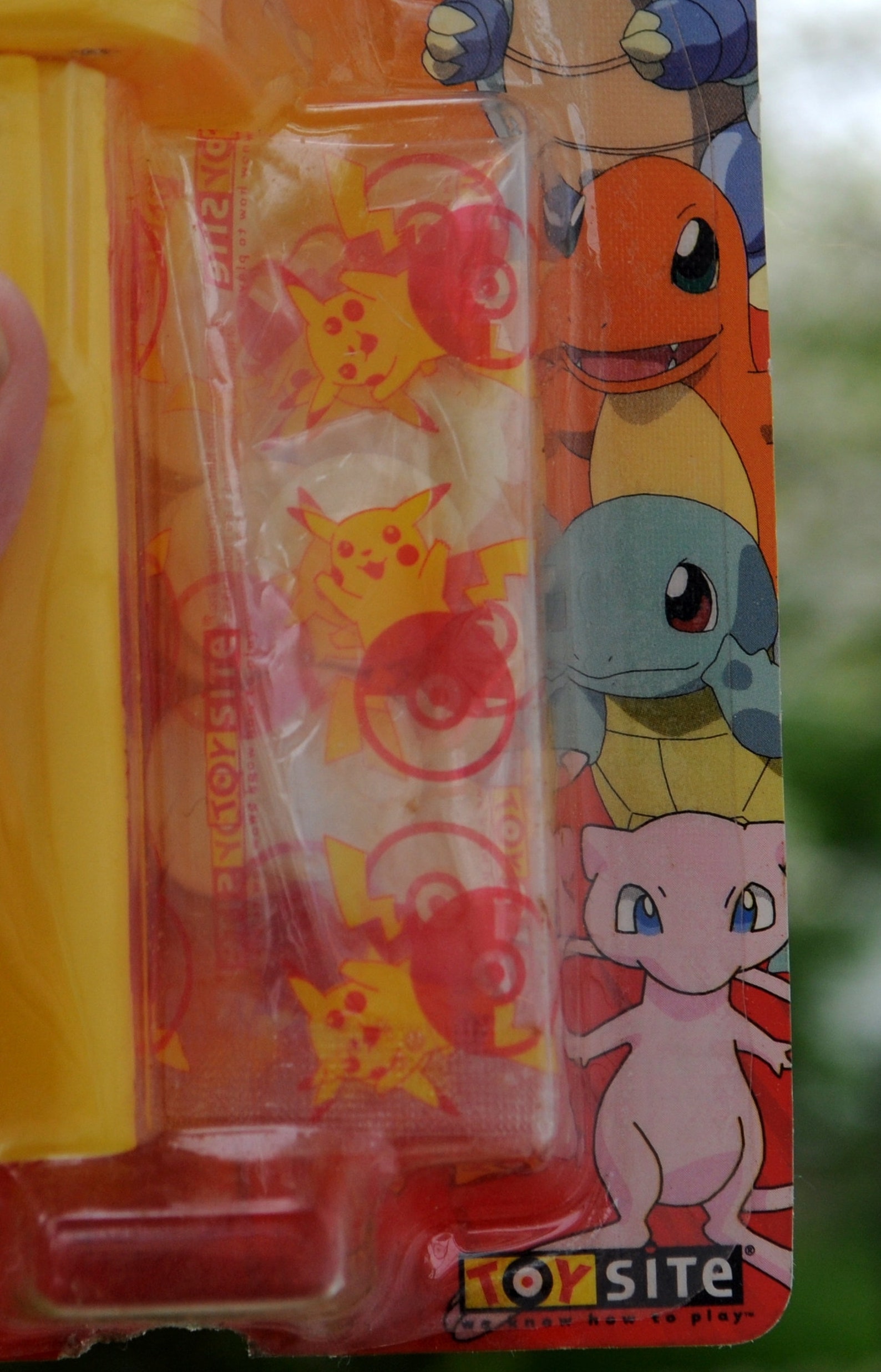 Vintage 1990s Pokémon / Pokemon Pikachu Candy Dispenser - Toysite ...