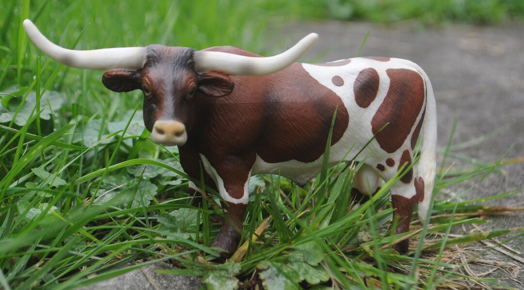 DISCONTINUED Schleich Texas Longhorn Bull - #13275 - Model Cow ...