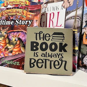 Hand-painted Book Lover Sign: Distressed Wood Decor (5.5") - Etsy