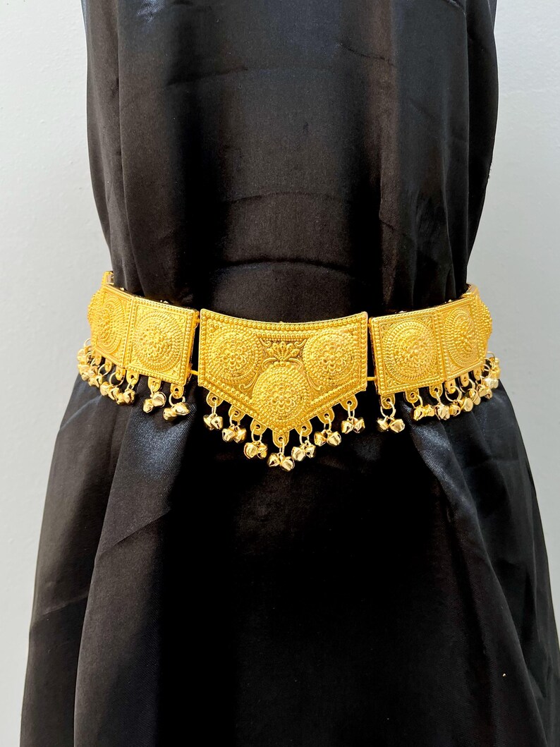 Gold Toned Indian Bridal Hip Belt: Vaddanam Oddiyanam With Hanging ...