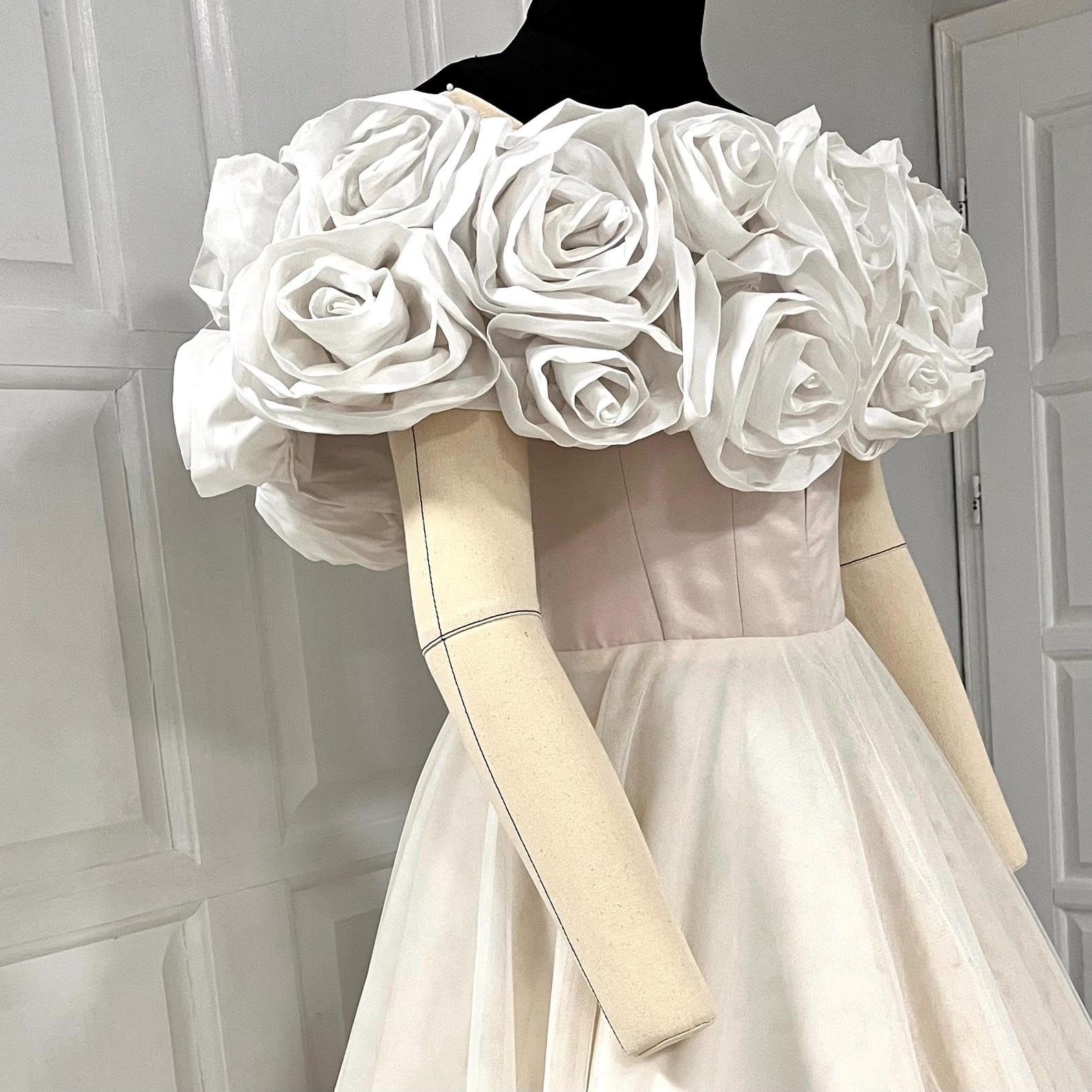 White Wedding Cape With Roses,3d Roses, Shoulder Decoration,wedding ...