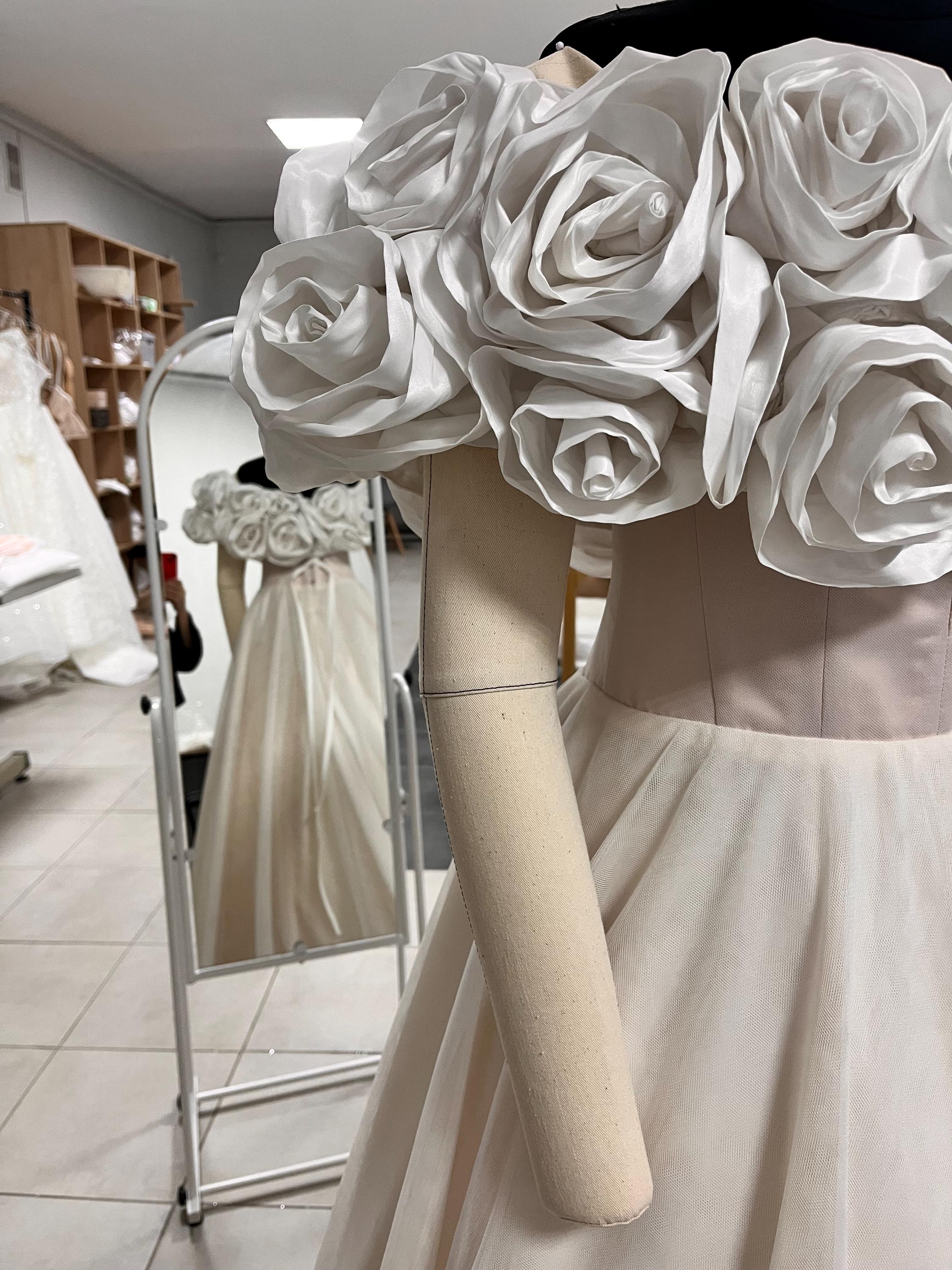 White Wedding Cape With Roses,3d Roses, Shoulder Decoration,wedding ...