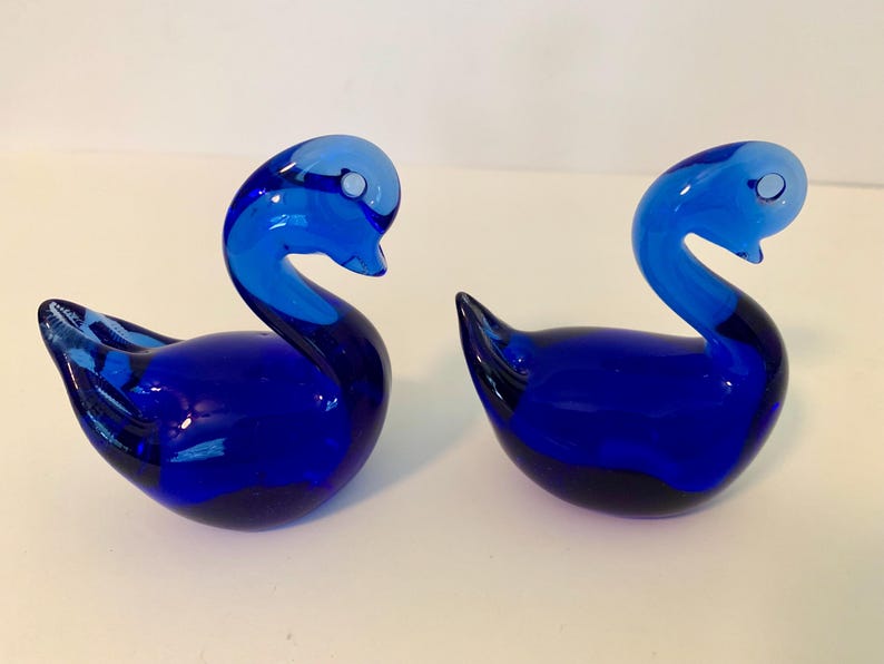 2 Vintage Cobalt Blue Glass Swans Titan Art Glass 3” Tall Excellent - Etsy