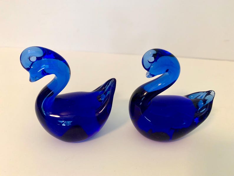 2 Vintage Cobalt Blue Glass Swans Titan Art Glass 3” Tall Excellent - Etsy