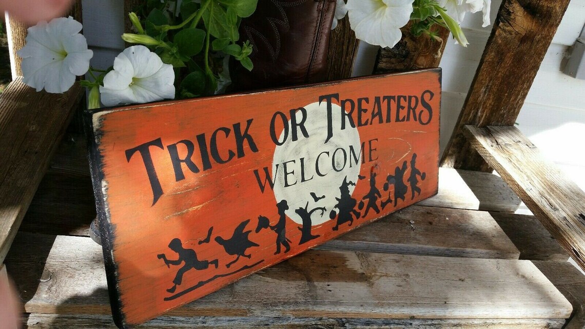Primitive Halloween Sign Trick or Treaters Welcome Moon Costumes Bats ...