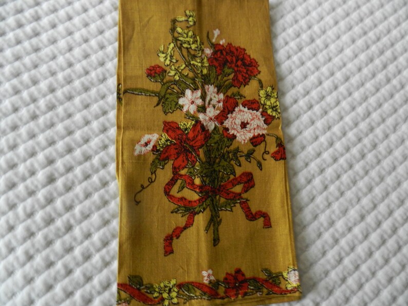 NOS 1970s Luther Travis Towel, Gold Floral Towel, - Etsy