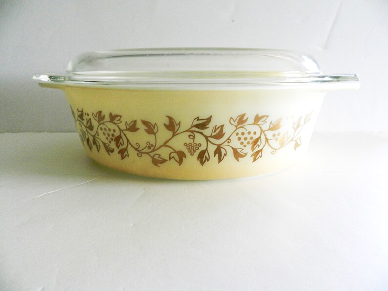 Pyrex Golden Grapevine Casserole With Caddy, Pyrex 2.5 Qt Covered Dish ...