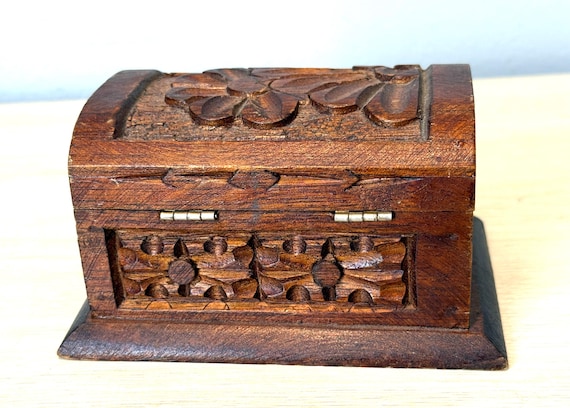 Vintage Carved Wood Box / Hinged Lid Box from India /… - Gem