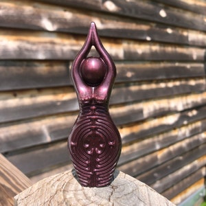 Liberate Labyrinth Goddess Sacred Path Statue Lilith Garnet figurine ...