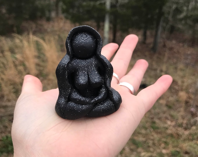Dark Mother Crone Goddess Sculpture (statue, Hekate, Cerridwen, Crone ...