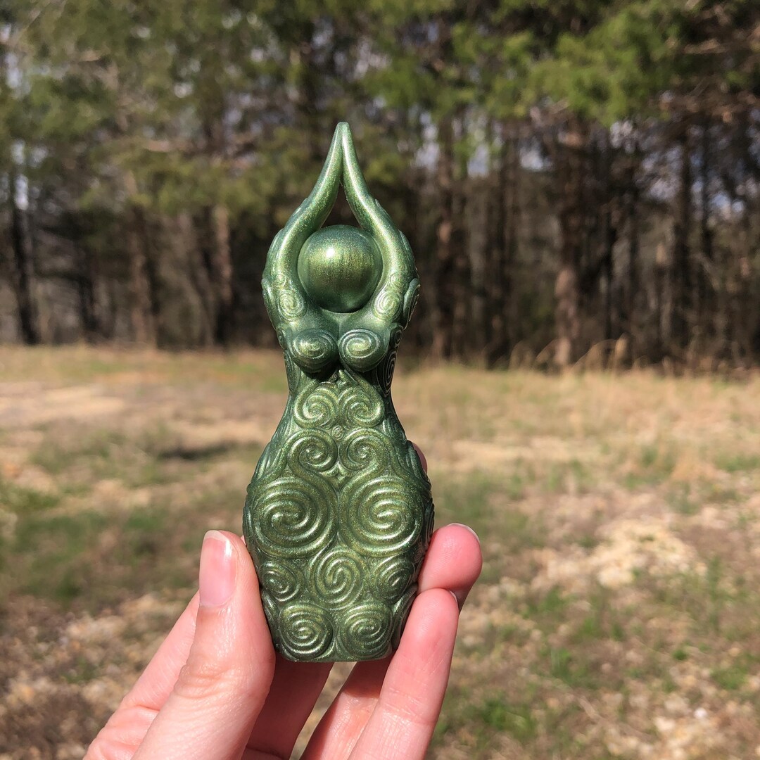 Special Edition CLASSIC Gaia Newgrange Goddess Statue (statue, Figurine ...