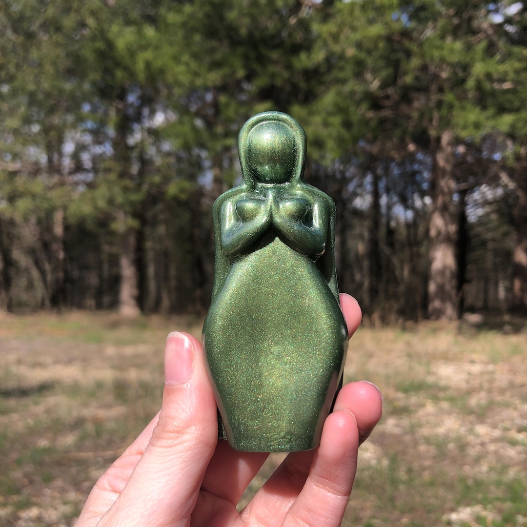 Special Edition CLASSIC Gaia Cloaked Goddess Statue (statue, Figurine ...