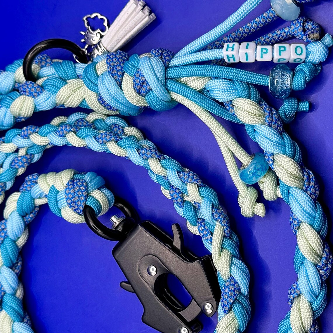 Neel Paracord Dog Leash With Swivel Frog Clip and Incorporated Traffic ...