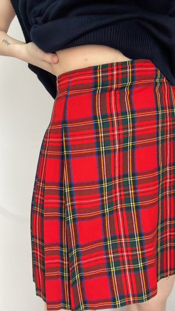 red wool stewart plaid pleated mini skirt - vintage 6… - Gem