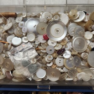 Large Lot Vintage Buttons Loose Buttons 4lbs - Etsy